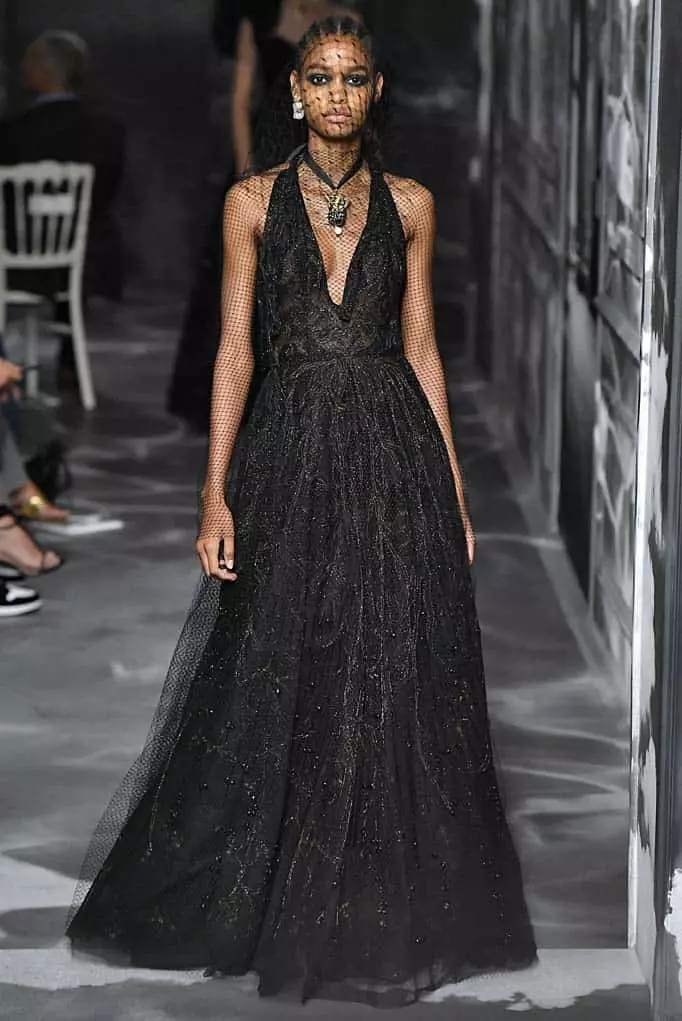 Dior's Elaborate Fall 2019 Couture Set E tolu vaiaso e fau ai 26199_20