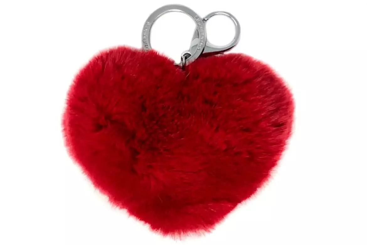 Filifiliga a le Fa'atonu: Pologeorgis Red Heart-Shaped Keychain