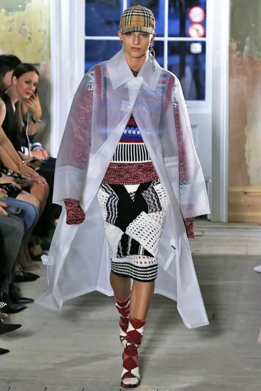 Qhov tseem ceeb ntawm London Fashion Week: Burberry! Christopher Kane! Peter Pilotto! 26379_2