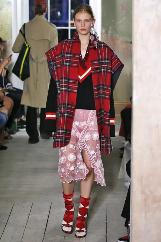 Ibikurubikuru Byicyumweru cyimyambarire ya London: Burberry! Christopher Kane! Peter Pilotto! 26379_8