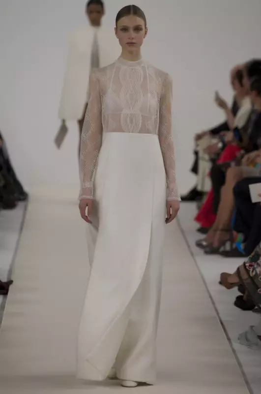 Valentino представляет Winter White Look на показе Haute Couture в Нью-Йорке 26382_15