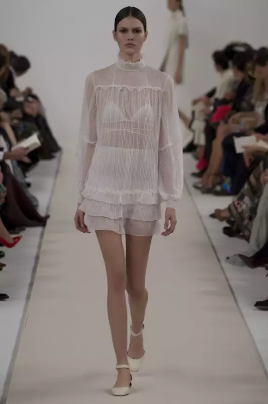 Valentino представляет Winter White Look на показе Haute Couture в Нью-Йорке 26382_19