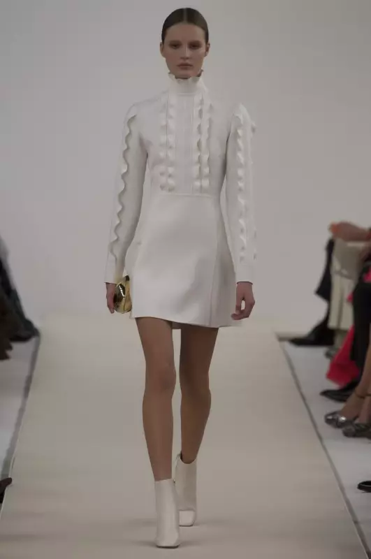 Valentino представляет Winter White Look на показе Haute Couture в Нью-Йорке 26382_24