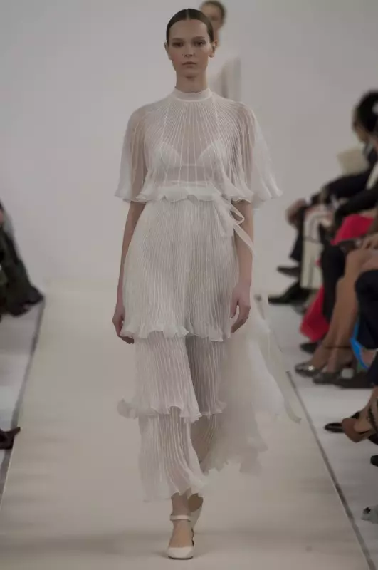 Valentino представляет Winter White Look на показе Haute Couture в Нью-Йорке 26382_31