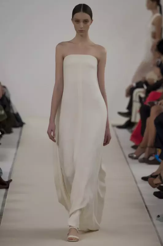 Valentino представляет Winter White Look на показе Haute Couture в Нью-Йорке 26382_33