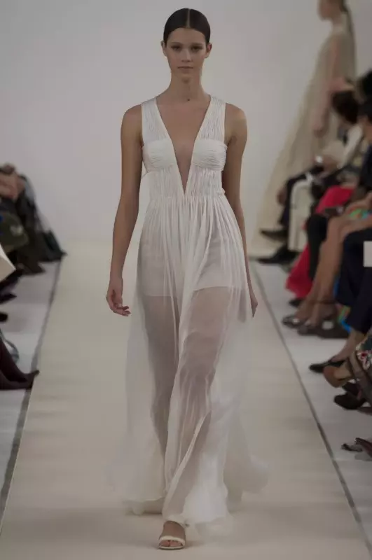 Valentino представляет Winter White Look на показе Haute Couture в Нью-Йорке 26382_34
