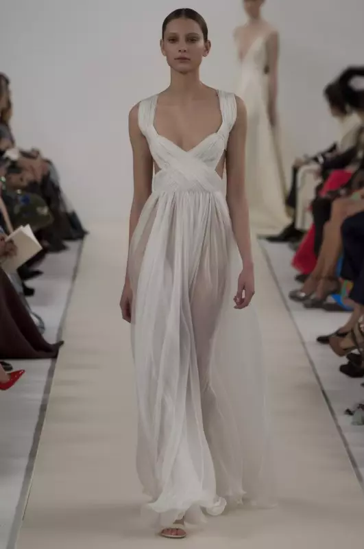 Valentino представляет Winter White Look на показе Haute Couture в Нью-Йорке 26382_36