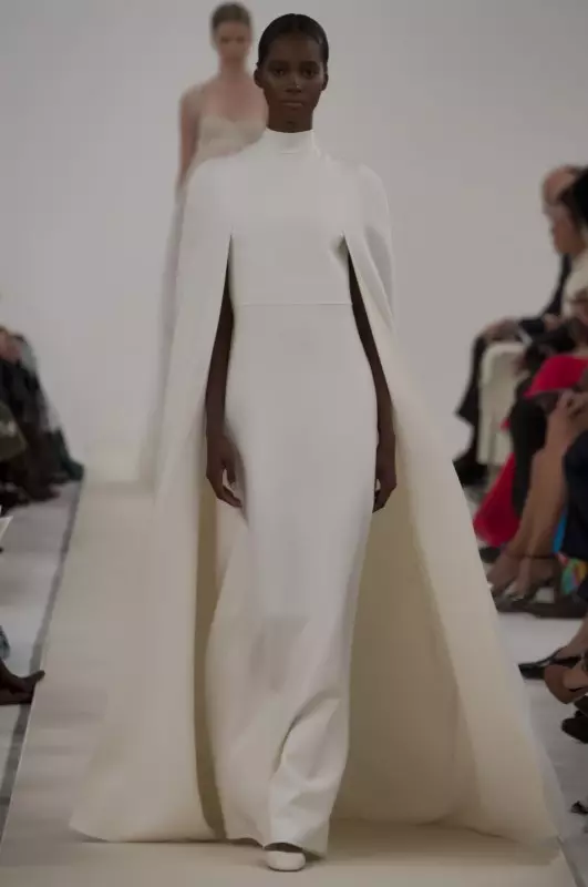 Valentino представляет Winter White Look на показе Haute Couture в Нью-Йорке 26382_44
