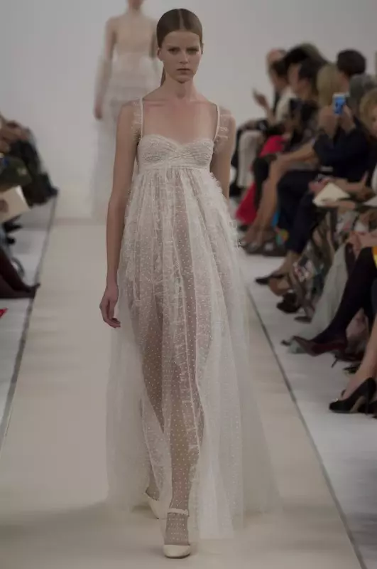 Valentino представляет Winter White Look на показе Haute Couture в Нью-Йорке 26382_45
