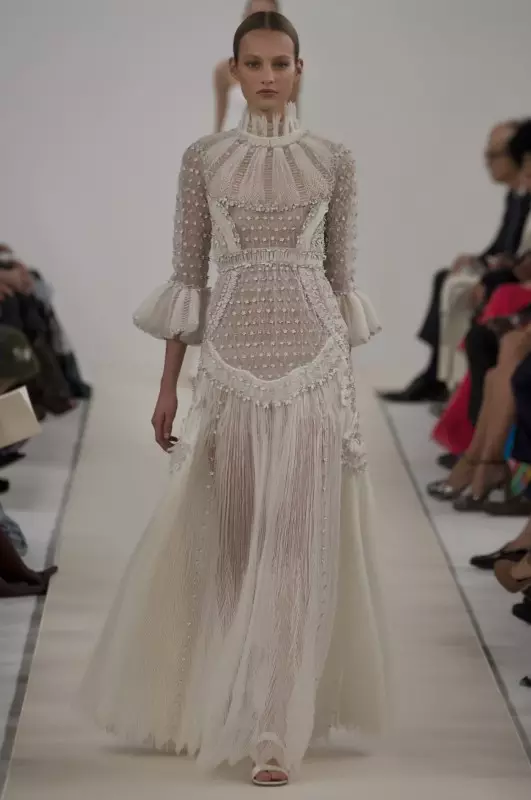 Valentino представляет Winter White Look на показе Haute Couture в Нью-Йорке 26382_47