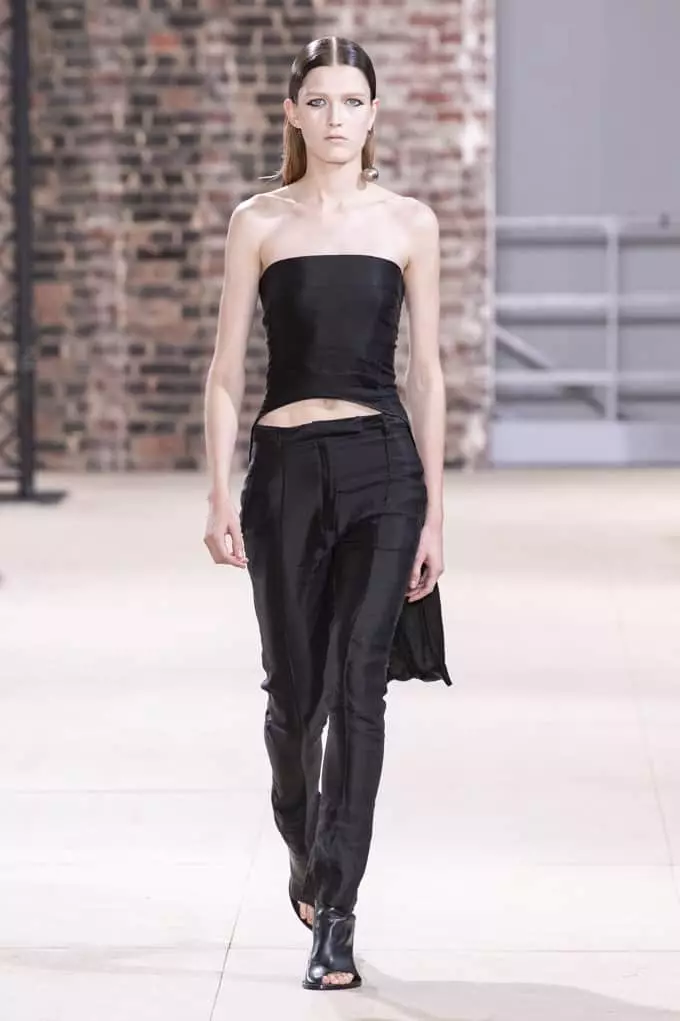 A coleção Ann Demeulemeester é perfeita para Office Goths 26412_19