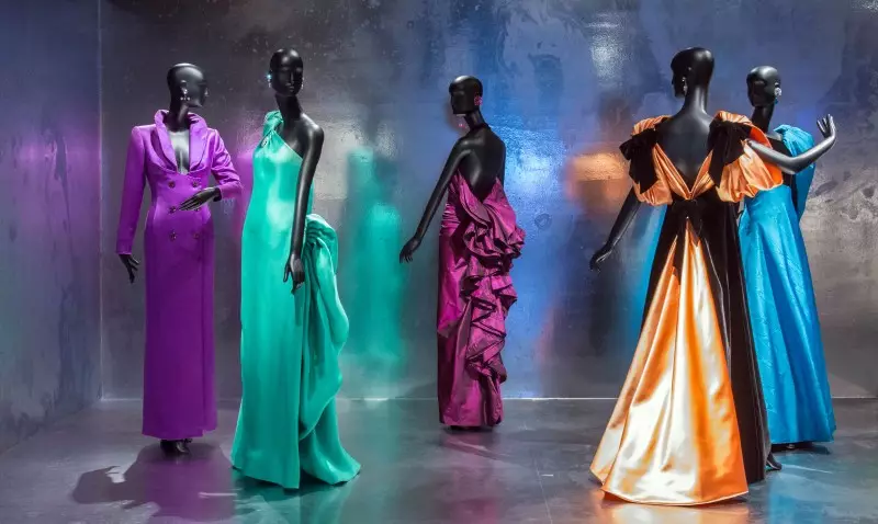 В рамките на новата модна изложба на Met: Жаклин де Рибес 26445_7