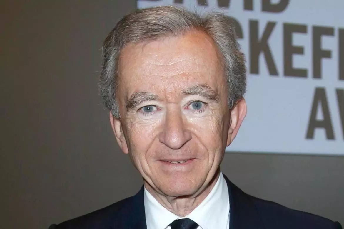 Bernard Arnault amin'ny fomba ofisialy no olona manankarena indrindra amin'ny lamaody 26501_1