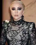 Gyaran Kyau: Abin da Ya Fi Gashin Lady Gaga a Kyautar Grammy shine kayan shafa ta 26503_3