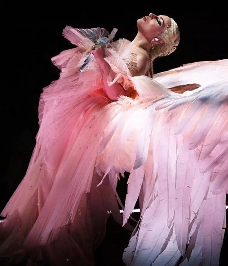 Perbaikan Kecantikan: Satu-satunya Hal yang Lebih Baik Dari Rambut Lady Gaga di Grammy Awards Adalah Riasannya 26503_5