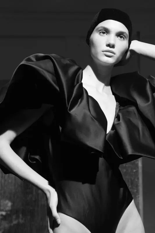 Pereka Brazil Adriana Degreas Mempersembahkan 'Bain Couture' 26540_2