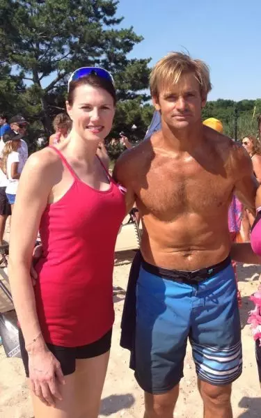Jenn Bruno และ Laird Hamilton ที่ Paddle & Party for Pink 2015