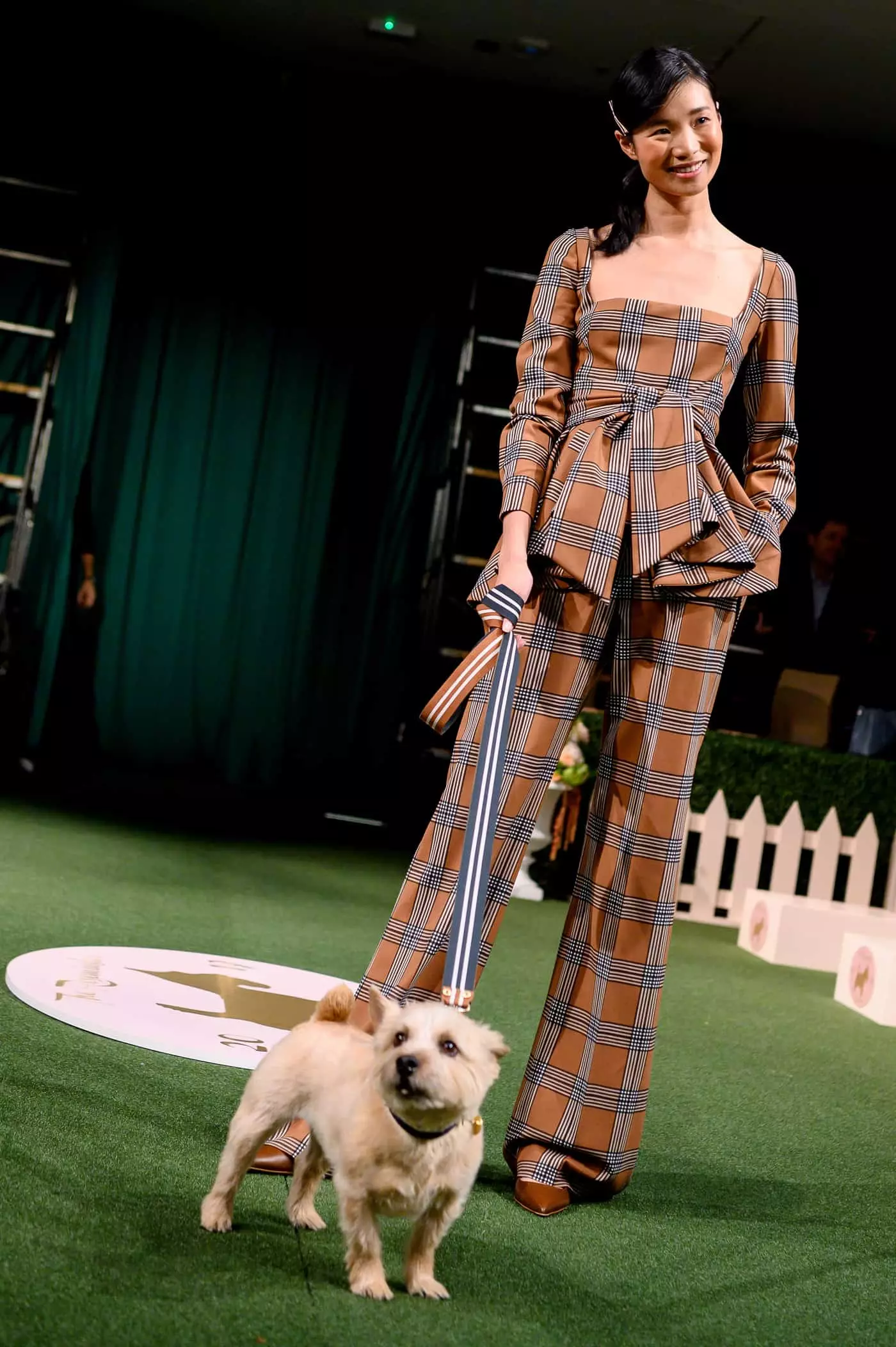 Aynu dhamaanteen ku heshiino in Lela Rose's Runway Dog Show uu ahaa waxa ugu quruxda badan abid 26802_33