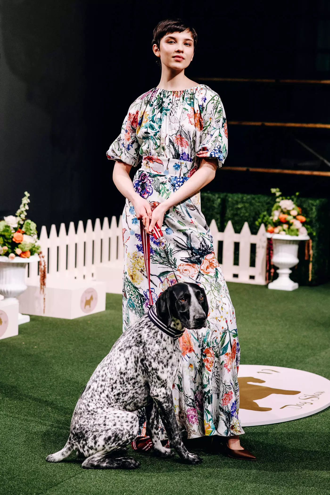 Lela Rose ၏ Runway Dog Show သည် ချစ်စရာအကောင်းဆုံးအရာဖြစ်သည်ကို အားလုံးသဘောတူလိုက်ကြပါစို့ 26802_38