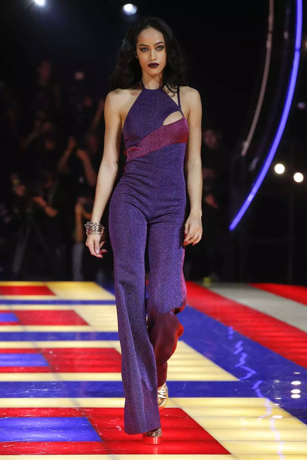 Tommy Hilfiger thiab Zendaya coj tog rau Paris Fashion Week 26864_11