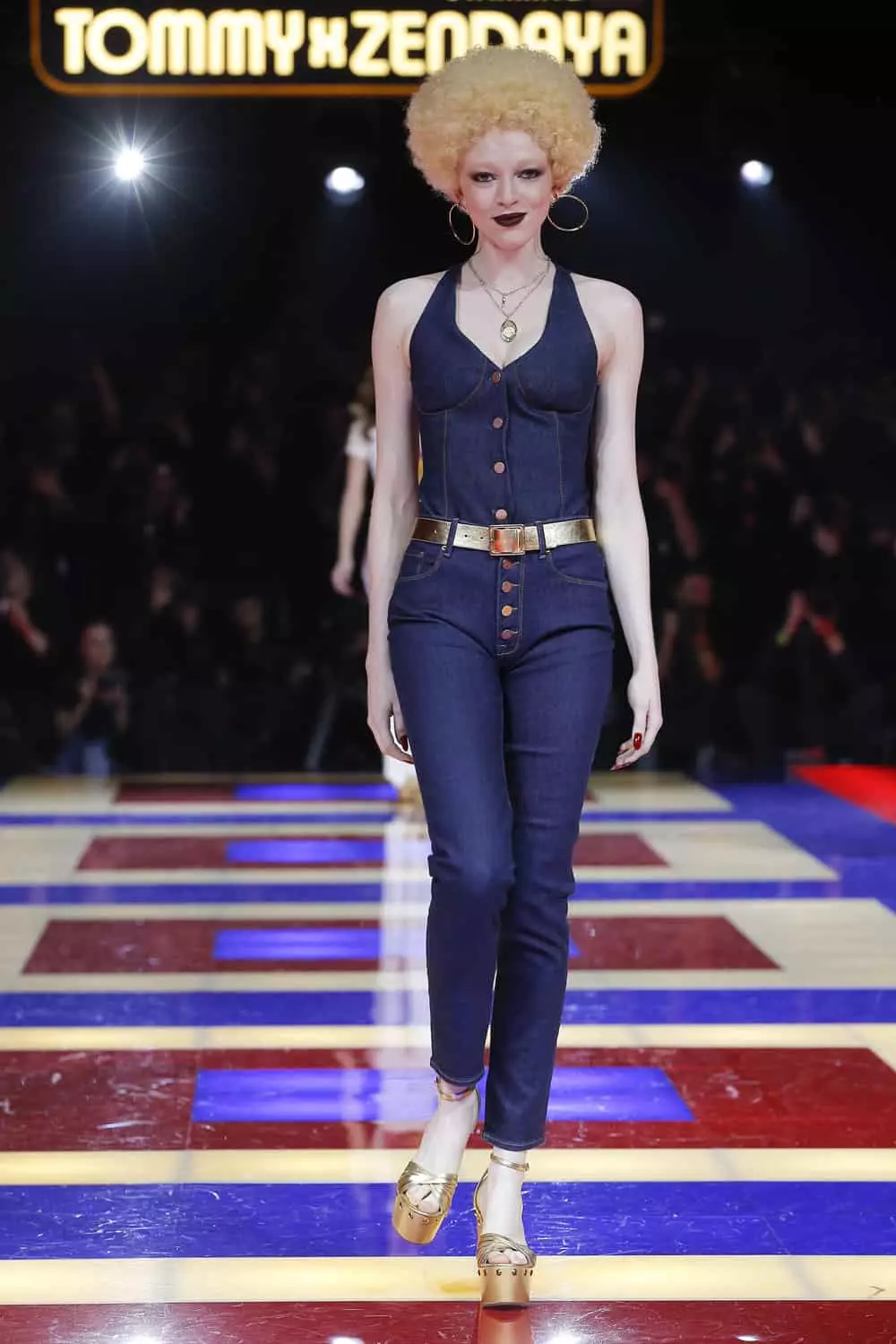 Tommy Hilfiger ແລະ Zendaya ໄດ້ພາງານລ້ຽງໄປ Paris Fashion Week 26864_4