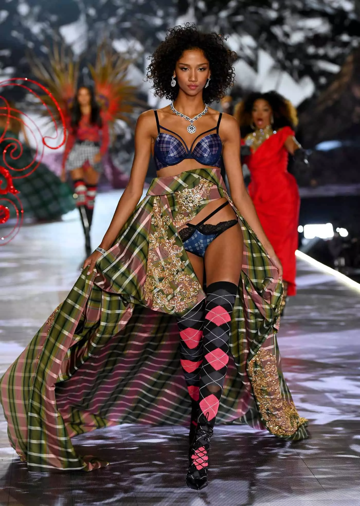 Fiecare privire de la prezentarea de modă Victoria’s Secret 2018 26954_31