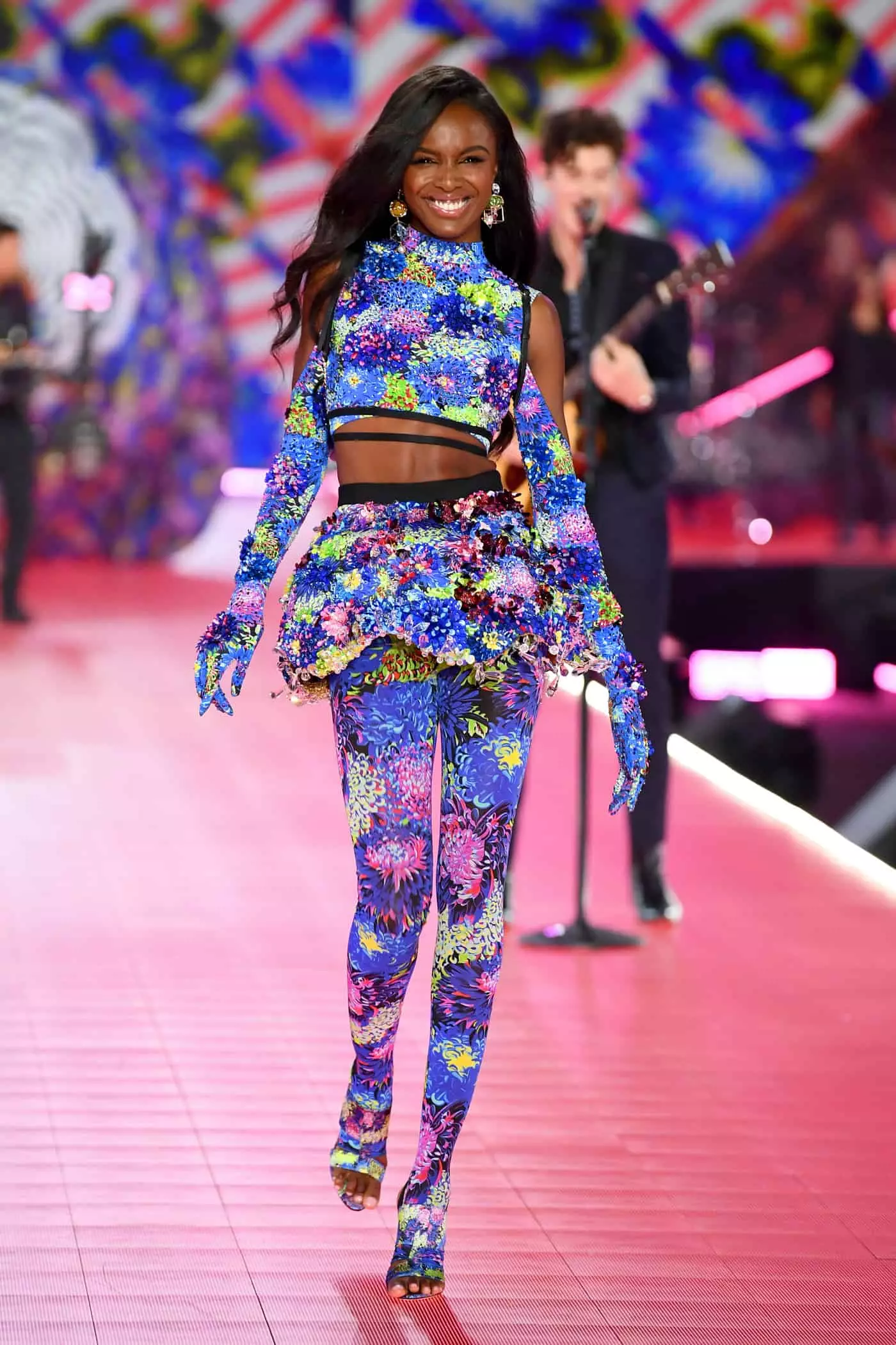 2018 Victoria's Secret Fashion Show වෙතින් සෑම බැල්මක්ම 26954_91