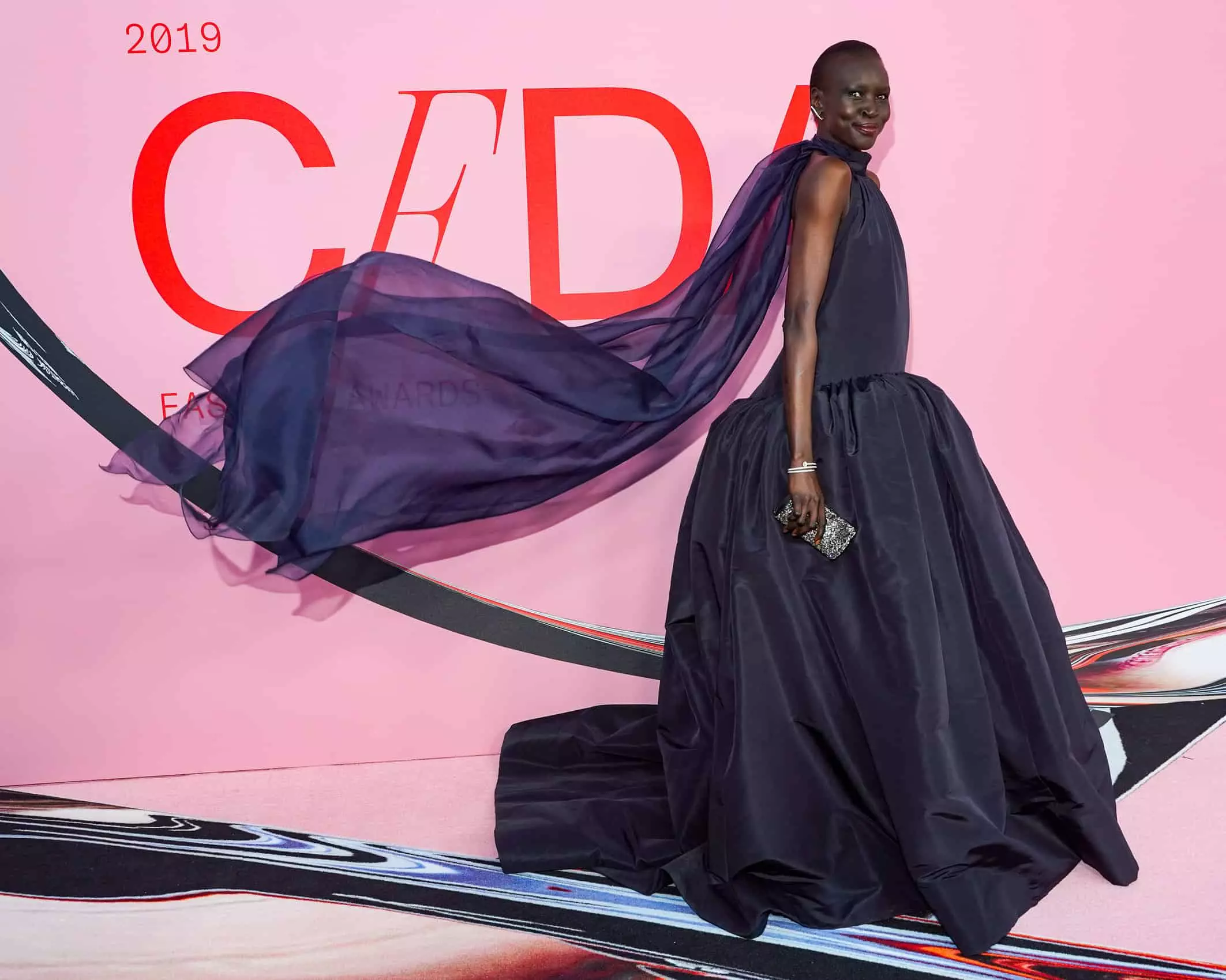 Ihe nrite 2019 CFDA Awards Red Carpet: Ezigbo, Blah, na Ihe Ha Na-eche!? 27122_11
