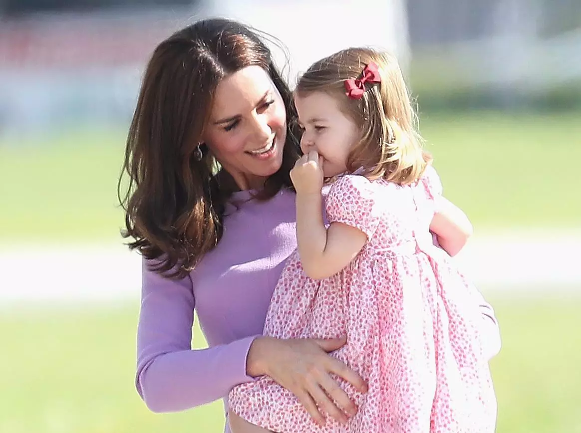 La princesa Charlotte assisteix al seu primer dia d'escola bressol