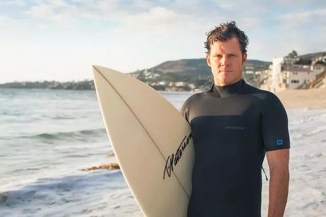ທ່ານດຣ Chad Nelsen ຂອງມູນນິທິ Surfrider ໃນ Montauk, Surf Style, ແລະ Scene ຫາດ Hamptons