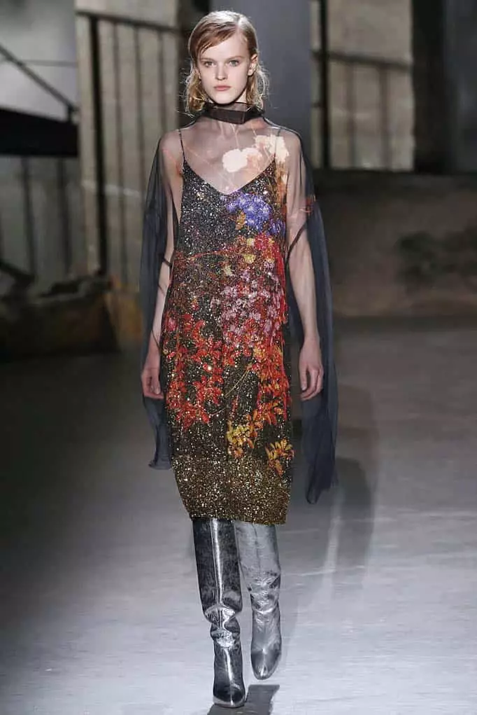 Dries Van Noten Stuns ໃນປາຣີ, Hood ໂດຍທາງອາກາດກັບຄືນໄປບ່ອນຈາກຄວາມຕາຍ 27741_12