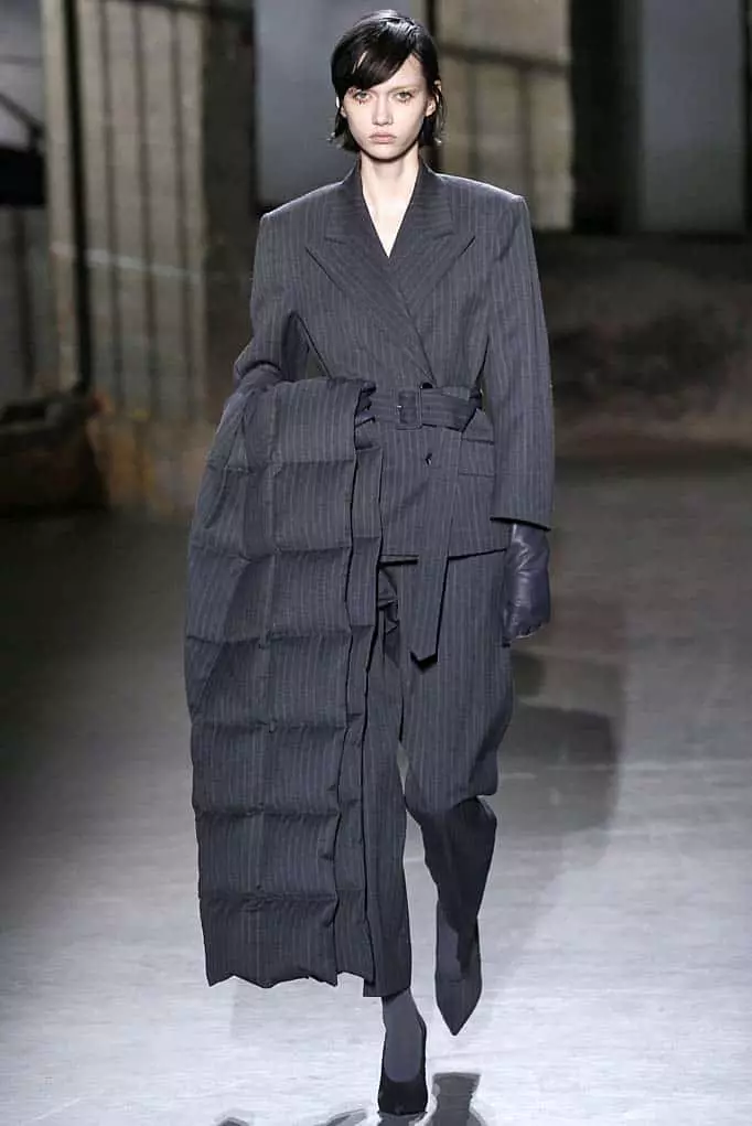 Dries Van Noten Stuns ในปารีส, ฮูดโดย Air Back From the Dead 27741_2