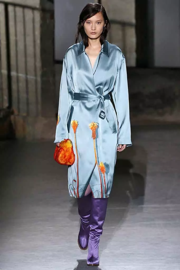 Dries Van Noten Stuns ในปารีส, ฮูดโดย Air Back From the Dead 27741_4