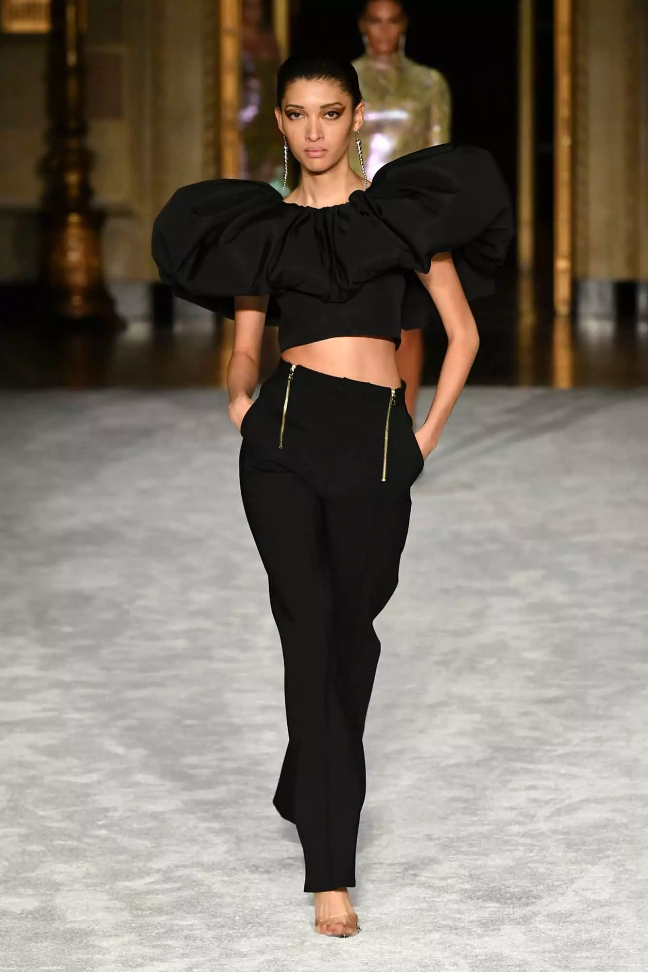 Christian Siriano Mencipta Dunia Impian Fesyen Fantasi Untuk Musim Gugur '21—Dan Kami Mahu Masuk! 2793_20