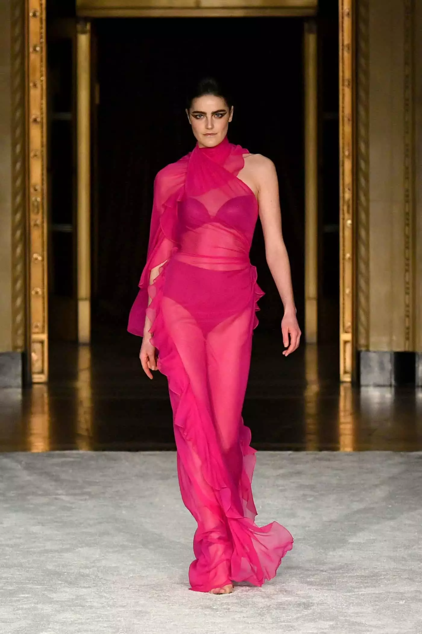 Christian Siriano Mencipta Dunia Impian Fesyen Fantasi Untuk Musim Gugur '21—Dan Kami Mahu Masuk! 2793_25