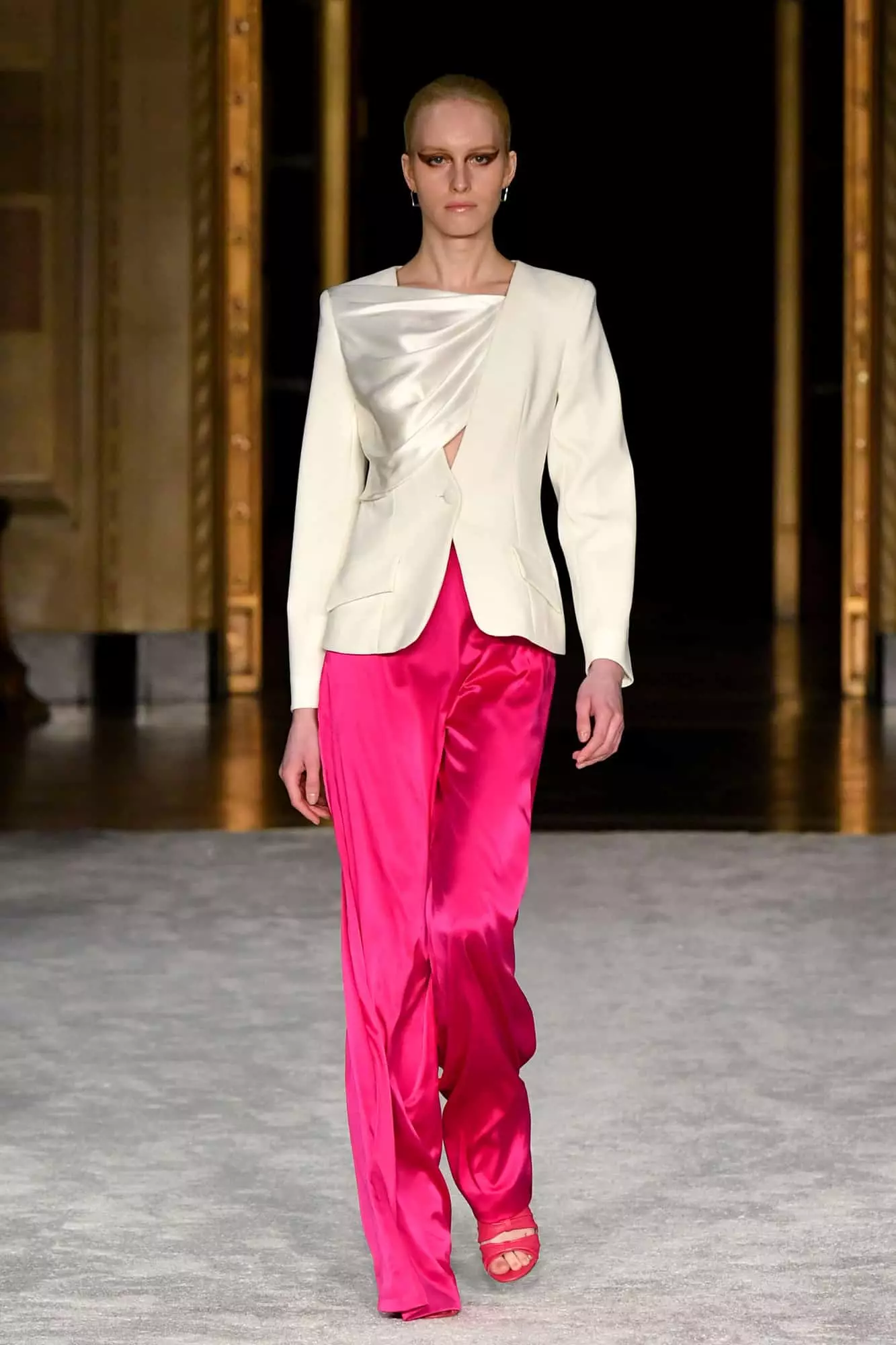 Christian Siriano Mencipta Dunia Impian Fesyen Fantasi Untuk Musim Gugur '21—Dan Kami Mahu Masuk! 2793_36