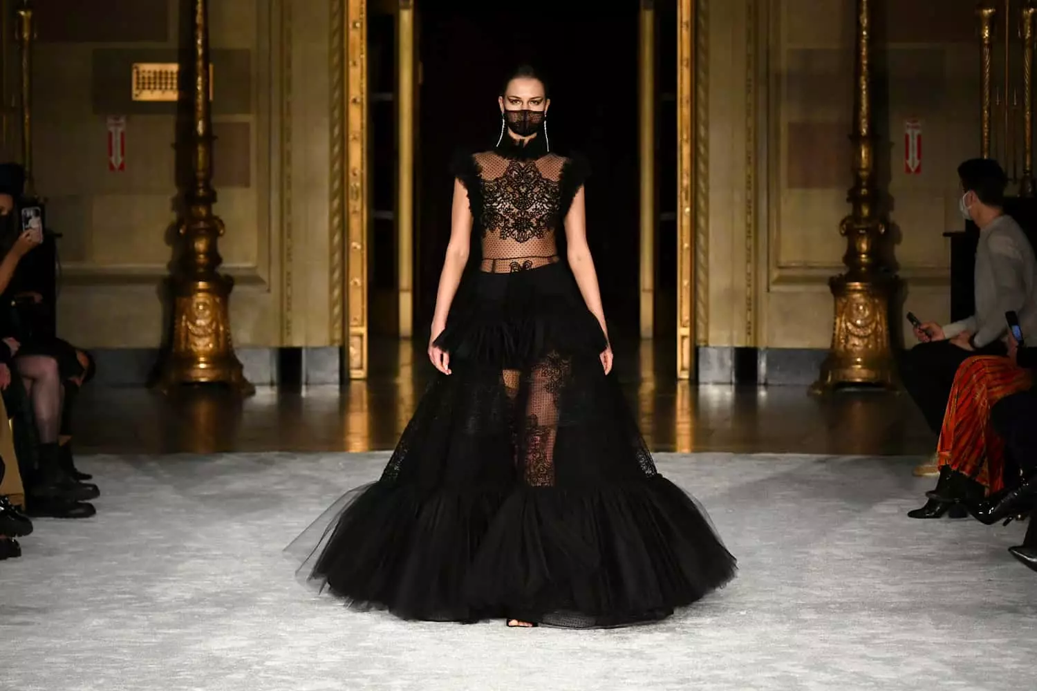 Christian Siriano Mencipta Dunia Impian Fesyen Fantasi Untuk Musim Gugur '21—Dan Kami Mahu Masuk! 2793_38