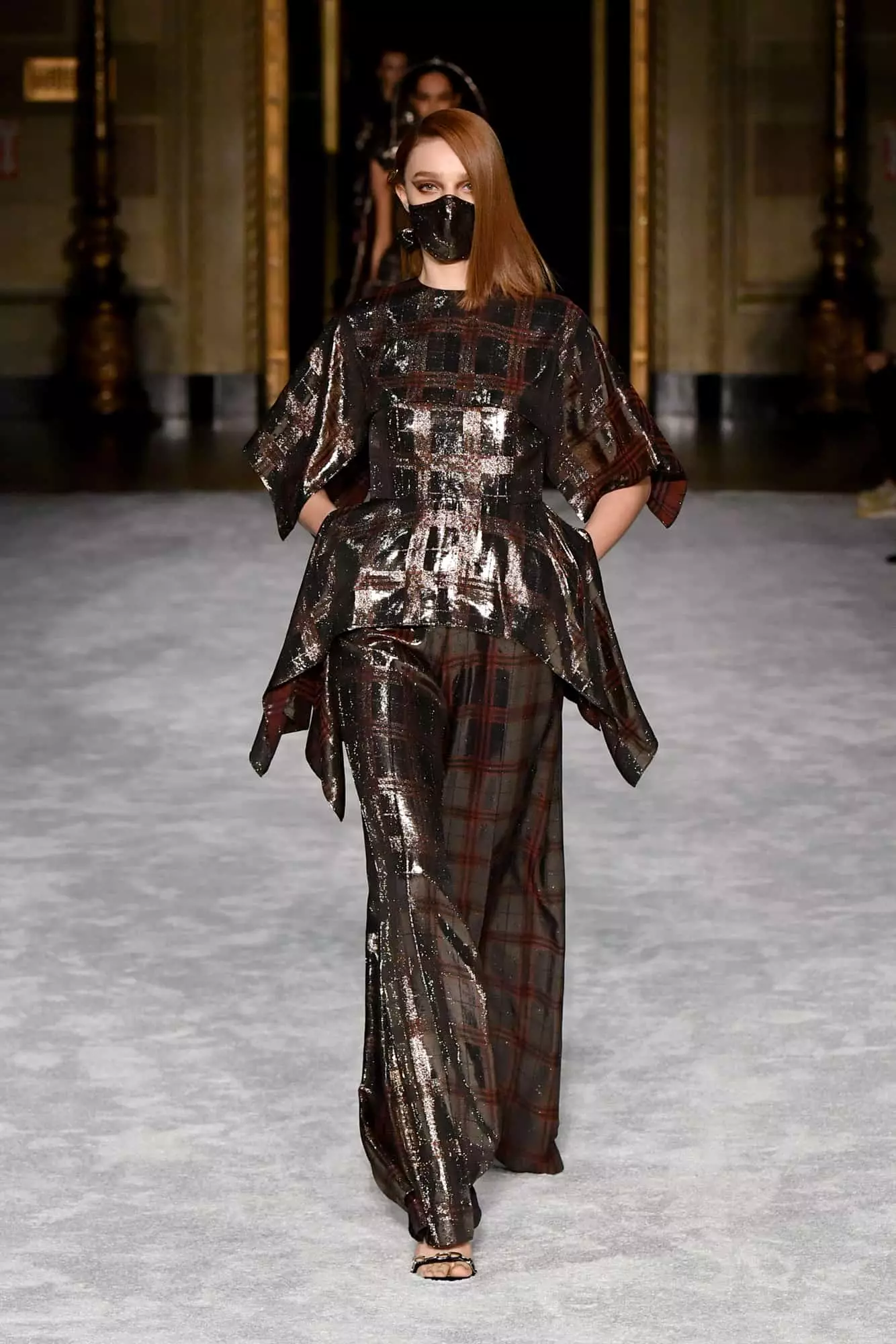 Christian Siriano Mencipta Dunia Impian Fesyen Fantasi Untuk Musim Gugur '21—Dan Kami Mahu Masuk! 2793_9