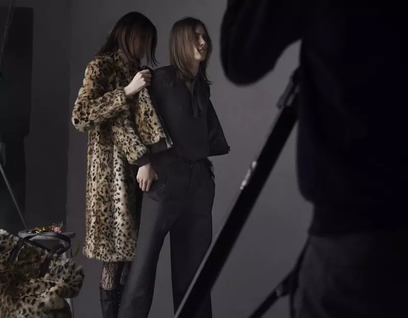 Carine Roitfeld च्या Uniqlo Fall Collection मधील सर्व 43 तुकडे पहा 27950_6