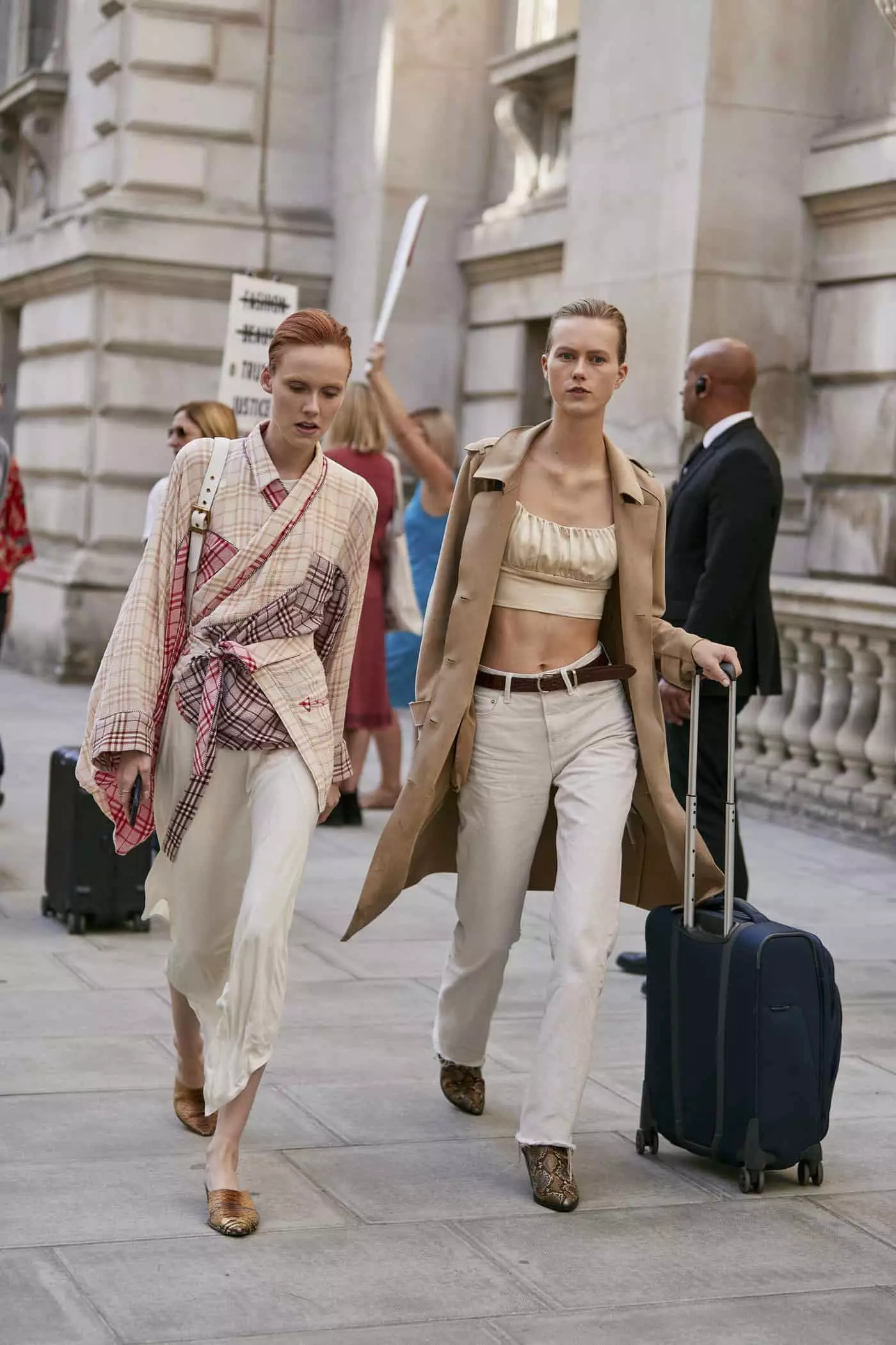 51 Best Street Style Looks Mula sa London Fashion Week 28494_18