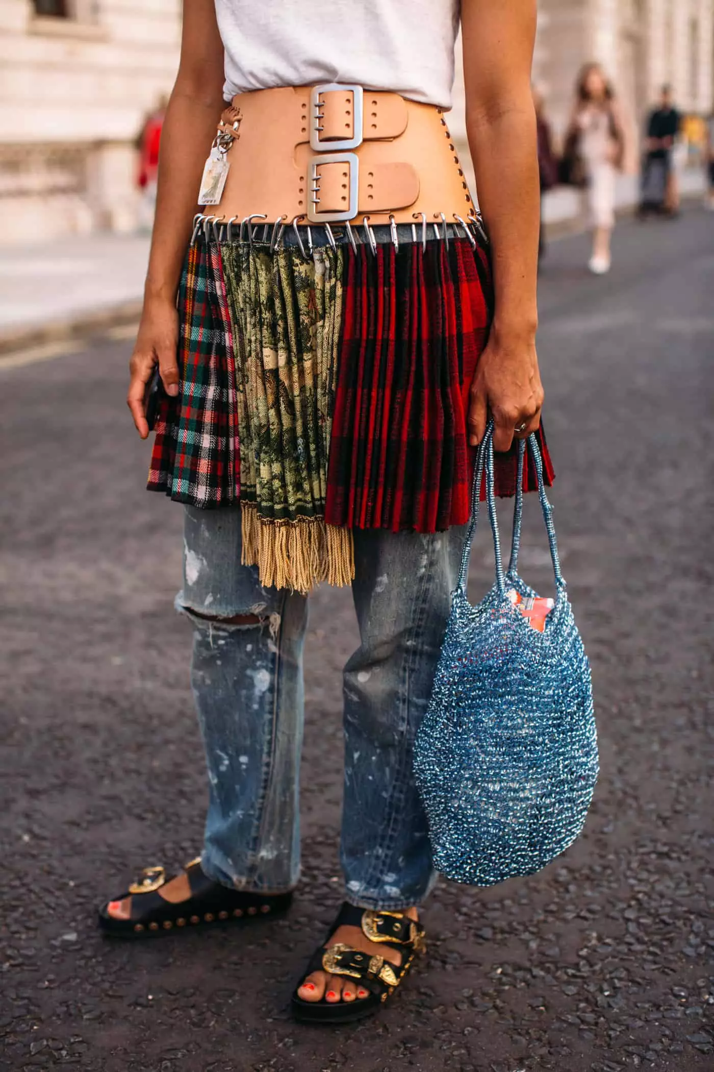 51 Best Street Style Looks Mula sa London Fashion Week 28494_5