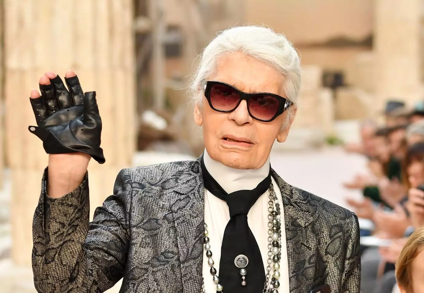 Gipulihan ba ni Virginie Viard si Karl Lagerfeld sa Chanel?