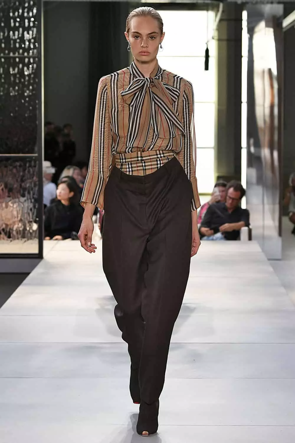 Vuit coses que cal saber sobre el debut de Burberry de Riccardo Tisci 29093_19