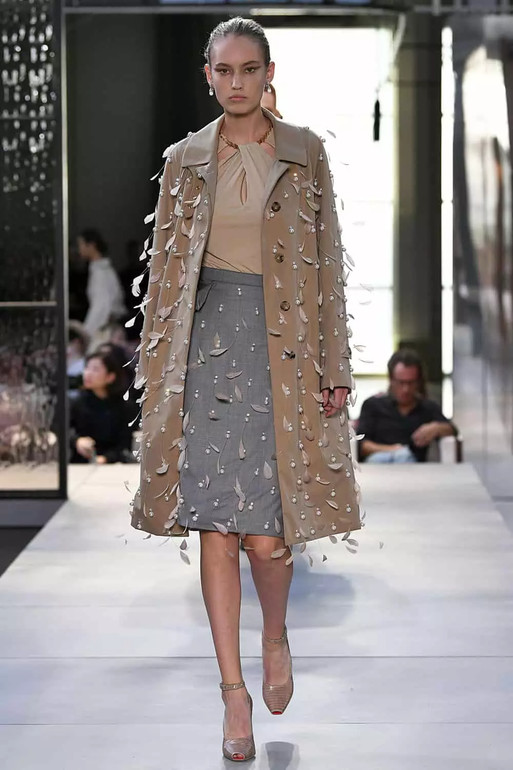 Lintho tse robeli tseo u lokelang ho li tseba ka Riccardo Tisci's Burberry Debut 29093_21