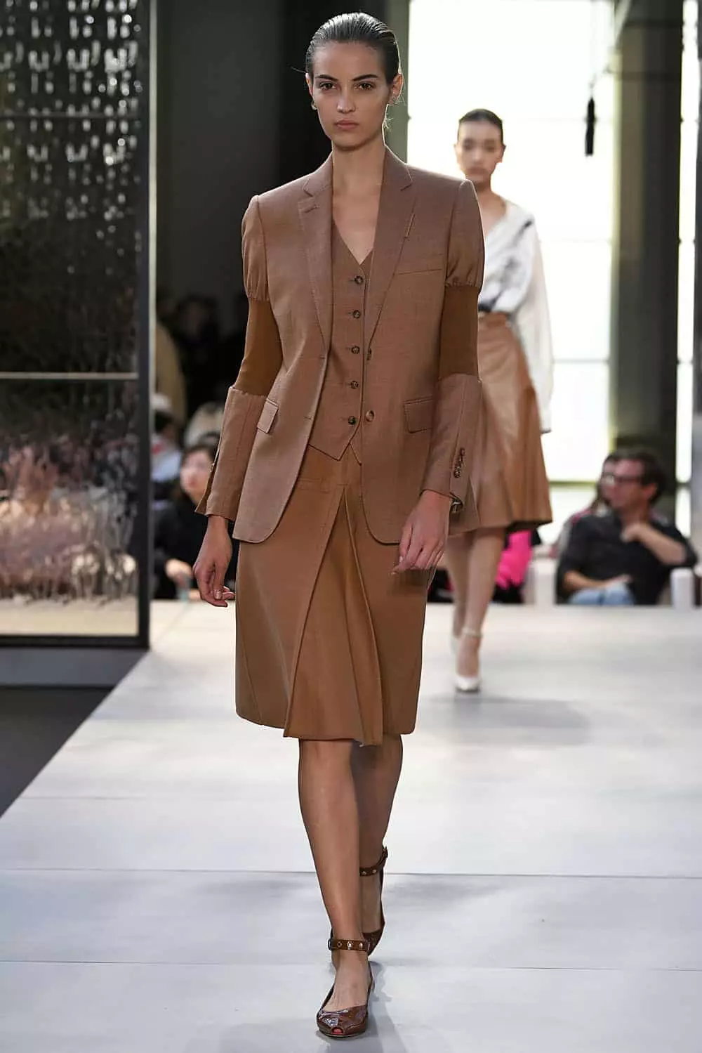 Lintho tse robeli tseo u lokelang ho li tseba ka Riccardo Tisci's Burberry Debut 29093_26