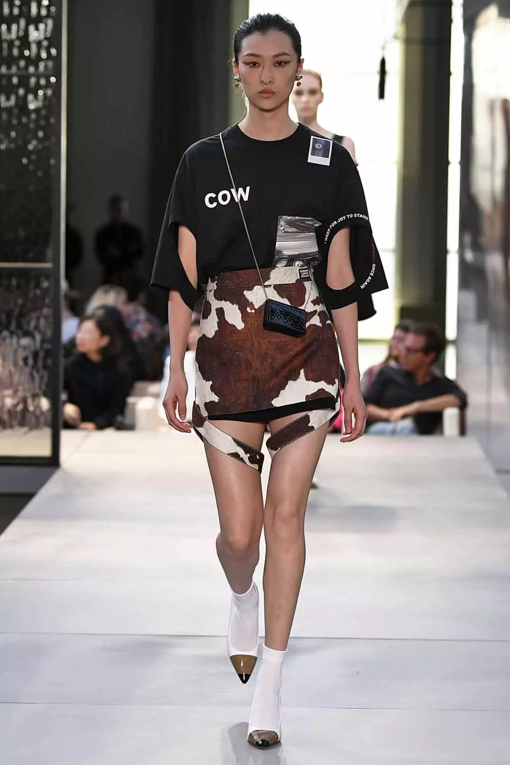 Lintho tse robeli tseo u lokelang ho li tseba ka Riccardo Tisci's Burberry Debut 29093_28