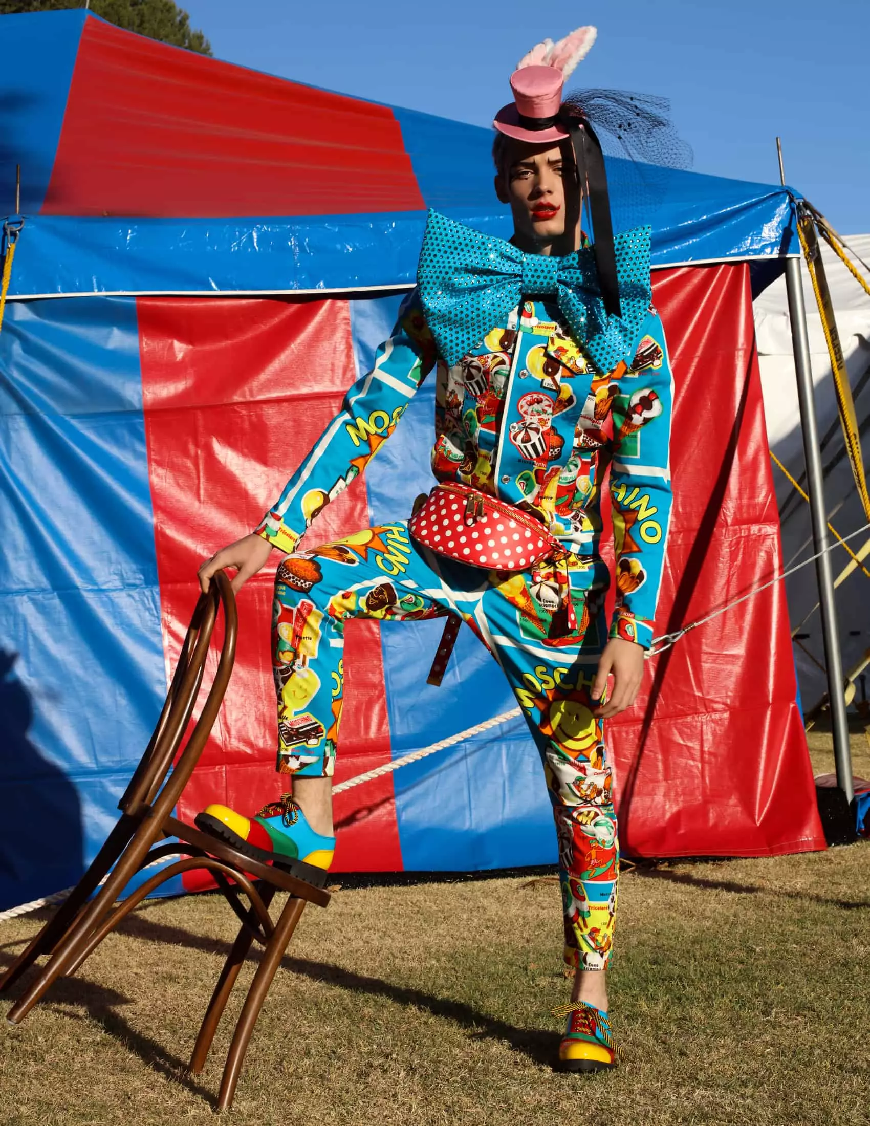 40 U Lokela ho Bona linepe tse tsoang ho Moschino's Epic Circus Themed Show