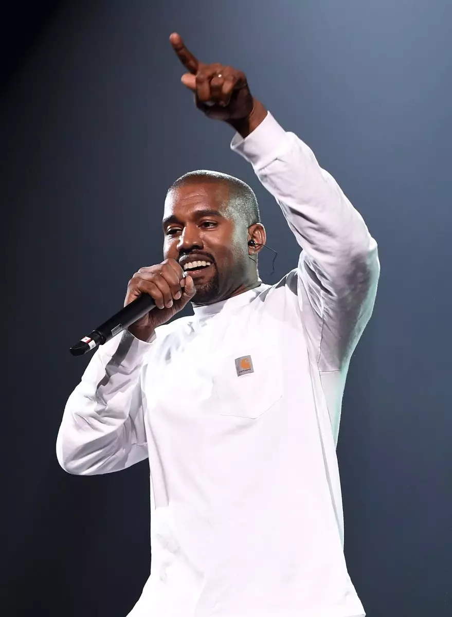 NIUJORKAS, NY – RUGSĖJO 04 D.: Kanye Westas koncertuoja per Puff Daddy ir Bad Boy šeimos susibūrimo turą Madison Square Garden 2016 m. rugsėjo 4 d. Niujorke. (Nuotrauka Dimitrios Kambouris / Getty Images for Live Nation)