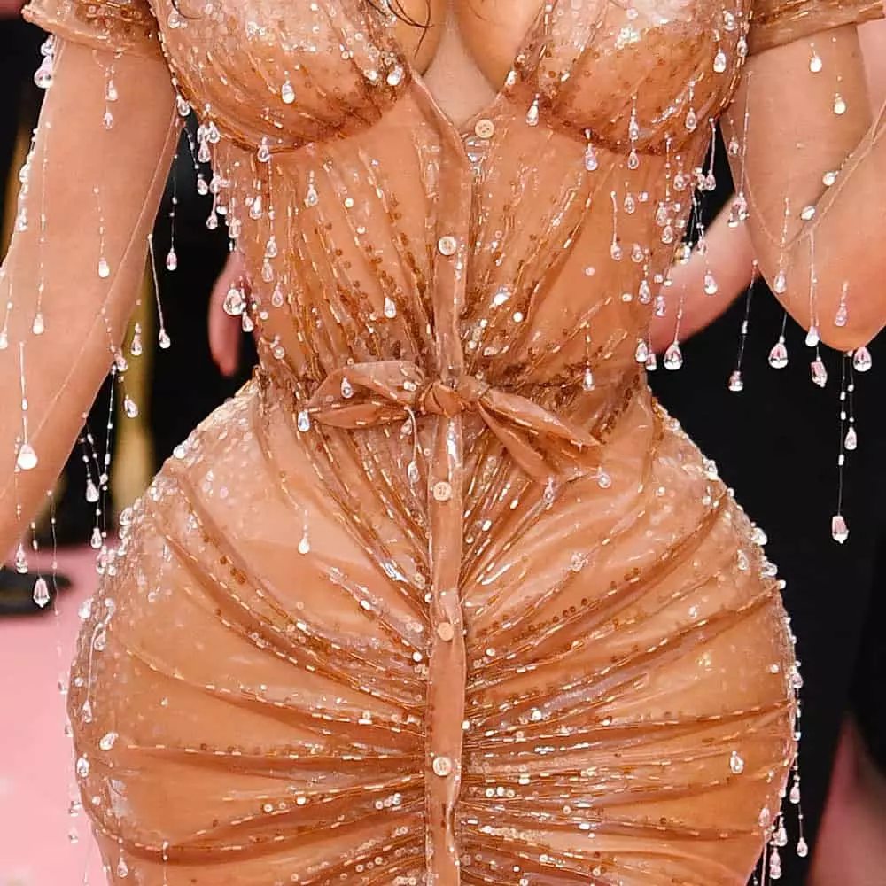 Talia lui Kim Kardashian nu a părut niciodată mai mică decât la Gala Met 2019 29616_3
