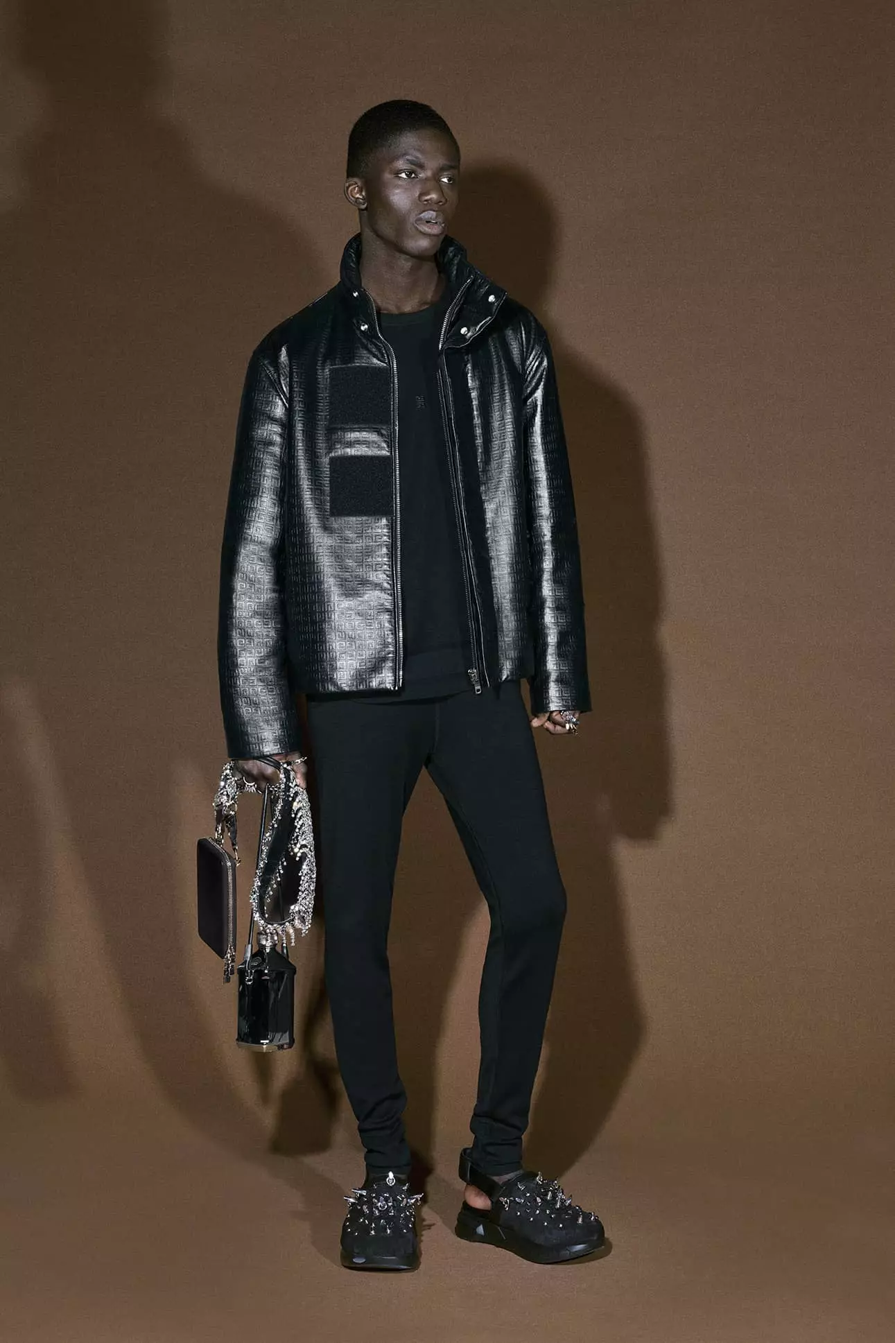 Givenchy Pre-Fall '21 potrjuje, da je Matthew M. Williams tisti, ki ga je treba gledati 2962_21